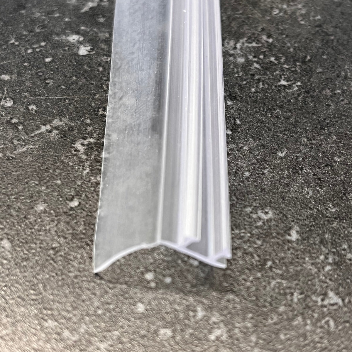 Airstream Drip Vinyl Shower Door Sweep - 703911-100 – Woodland ...